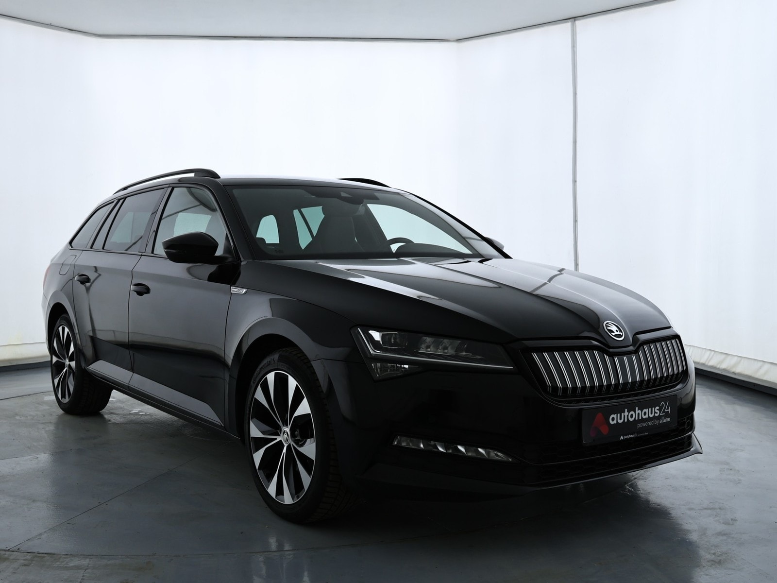 ŠKODA Superb Kombi SELECTION - Ausstattung im Überblick | Allane